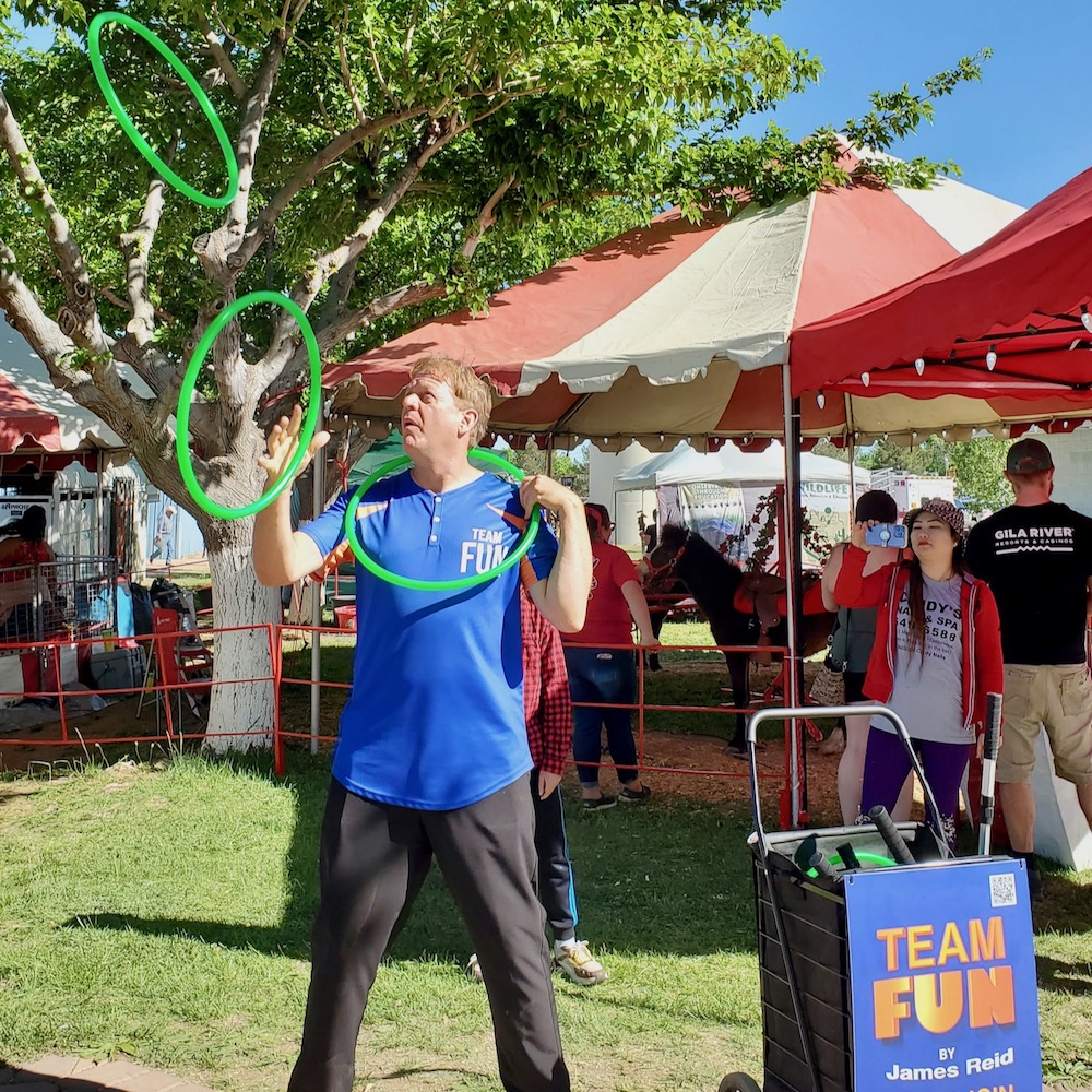 Strolling Entetainment in Arizona | Team FUN Juggling